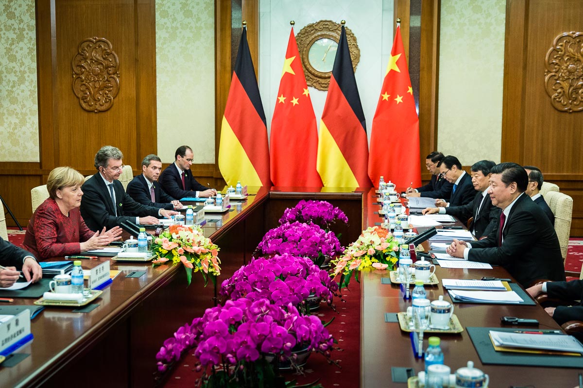 In the guest house of the Chinese government, she met Chinese President ...