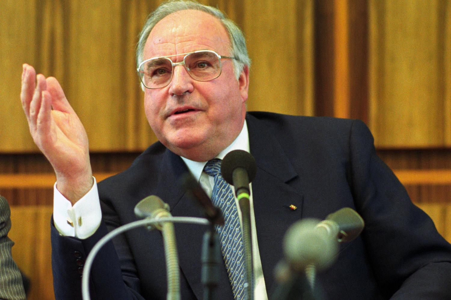 The Federal Chancellors' Spokespersons from Adenauer to Scholz ...